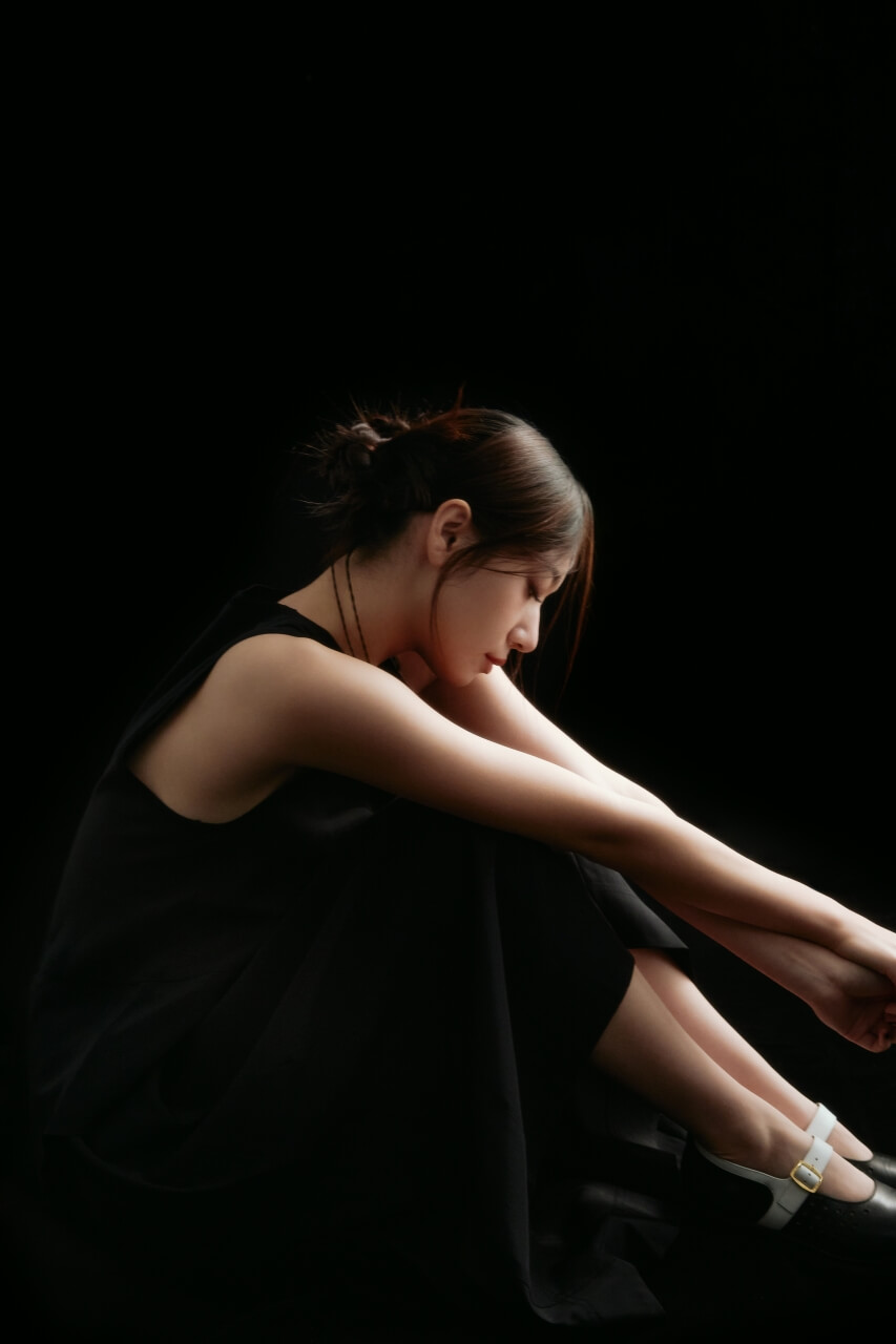 專訪／演歌兩棲Julia Wu吳卓源：創作是——赤裸地剝開自己，呈現給眾人 - VERSE